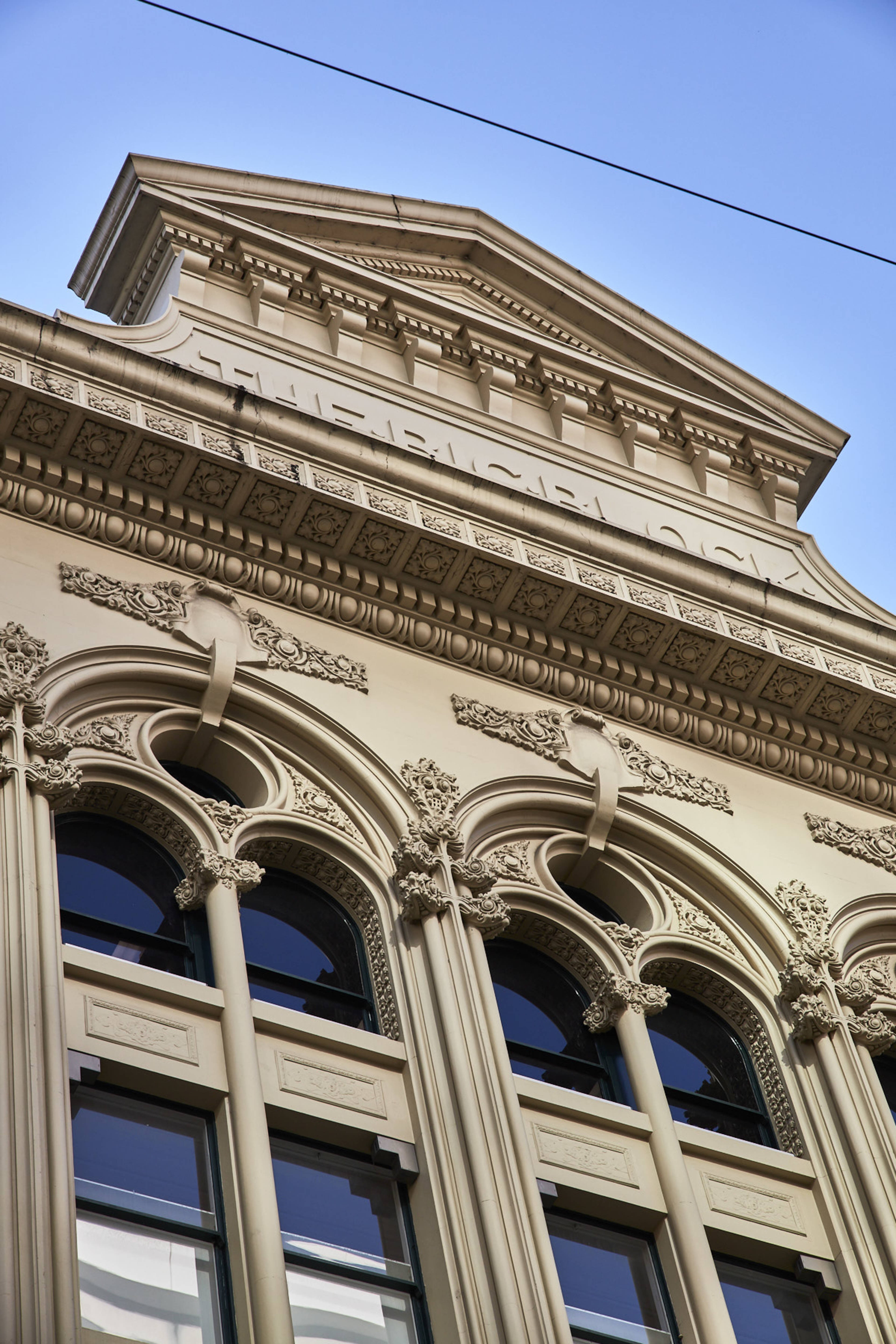 Queens Plaza, 149 Adelaide Street | JLL Properties - AU