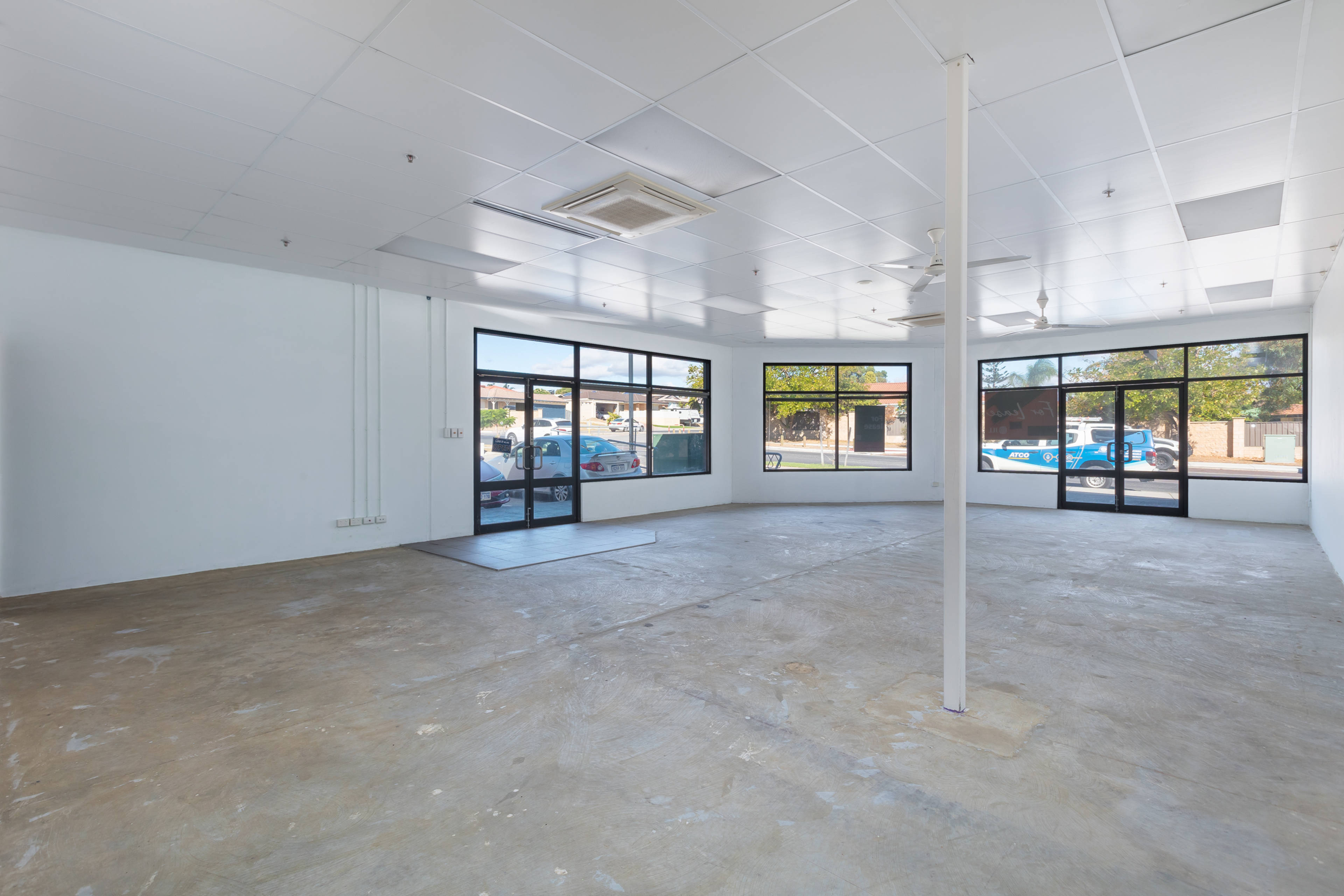 Kinross Central Shopping Centre, 1 Selkirk Drive | JLL Properties - AU
